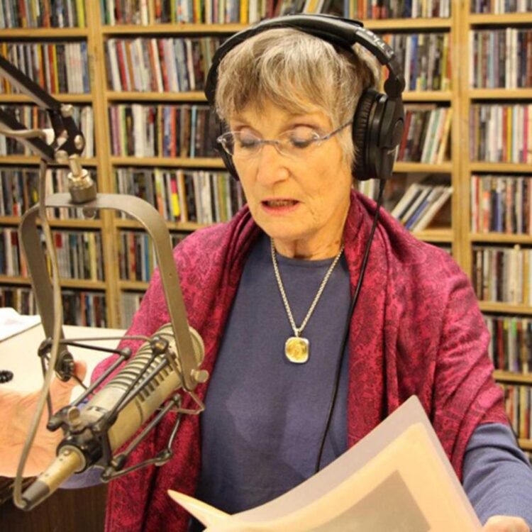 10 Best Female Audiobook Narrators of All Time - GoBookMart