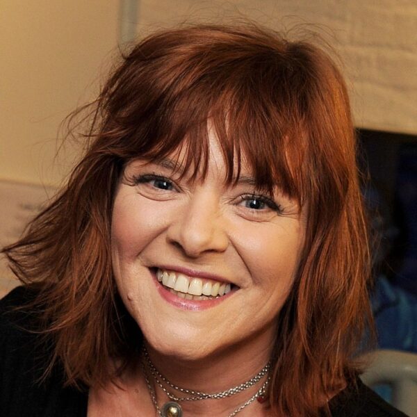 10 Best Female Audiobook Narrators of All Time - GoBookMart