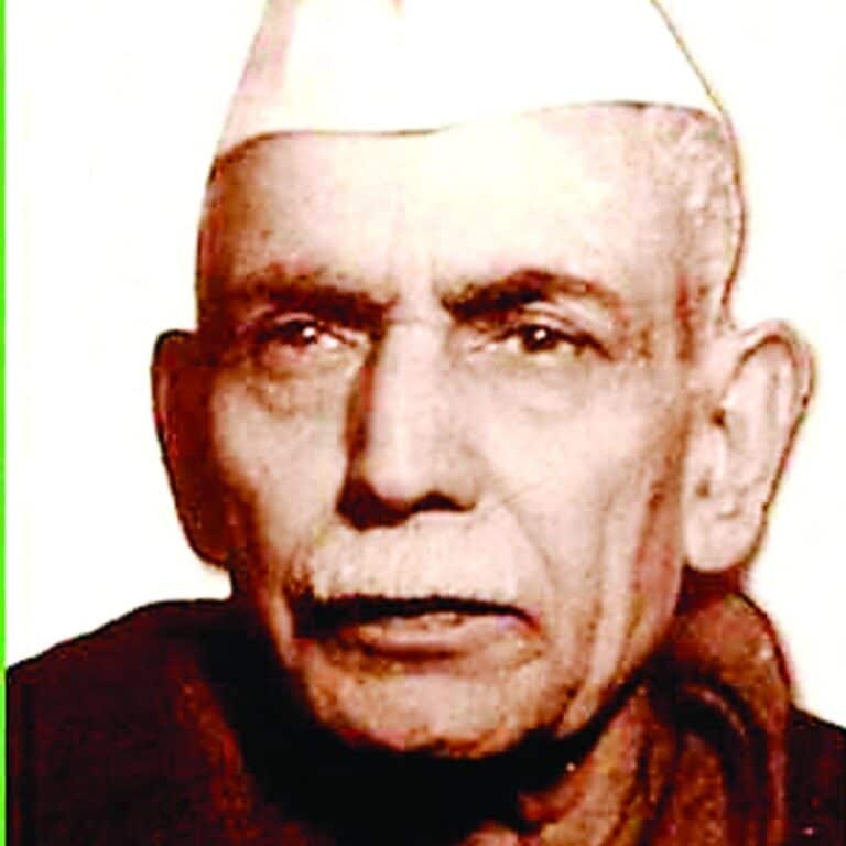 Hindi Poetry: 15 Famous Hindi Poets Of All Time - GoBookMart