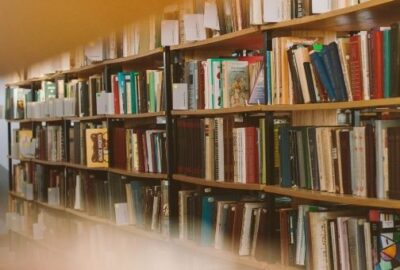 7 Reasons Why You Need to Keep Your Books Organized - GoBookMart