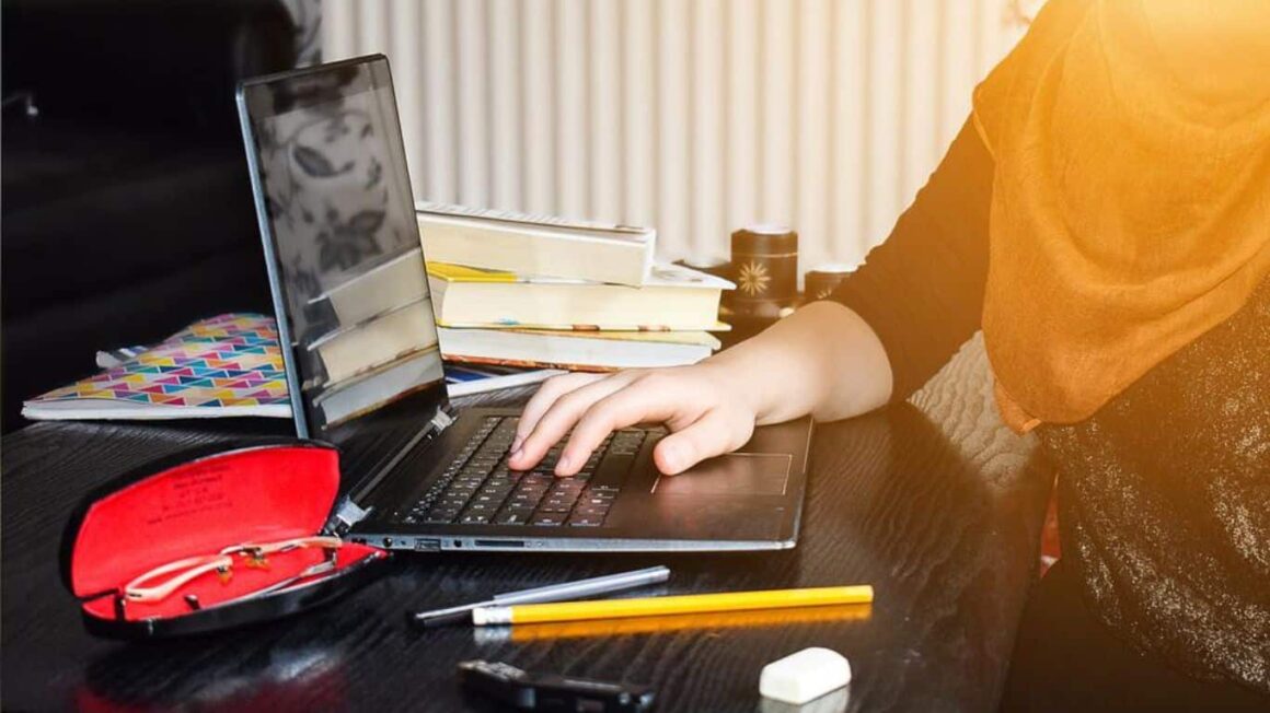 History of English Literature (Literary Periods and Movements) - GoBookMart